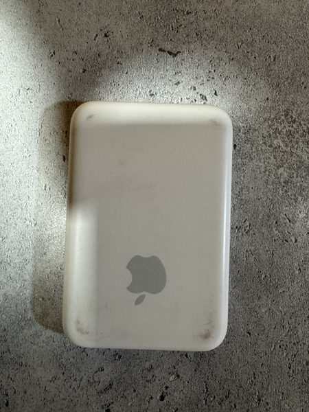 Apple magsafe battery pack