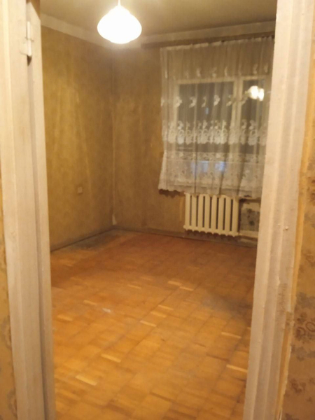 Сергели 4 « 3 хона срочно сотилади 80м2 2 этаж