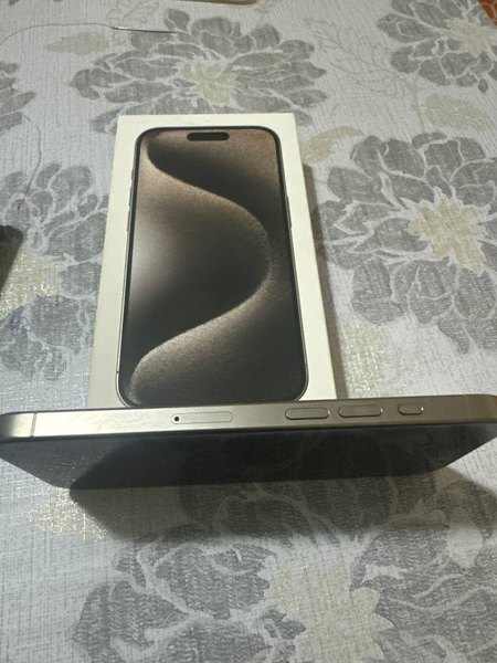 iPhone 15pro titan