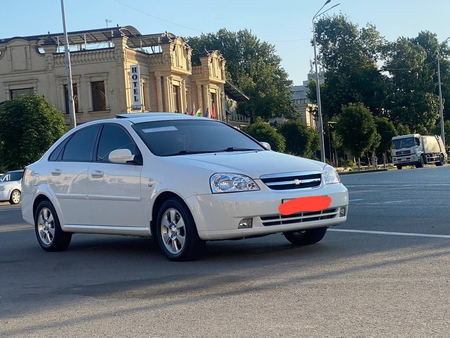 Laseti Surochna sotiladi