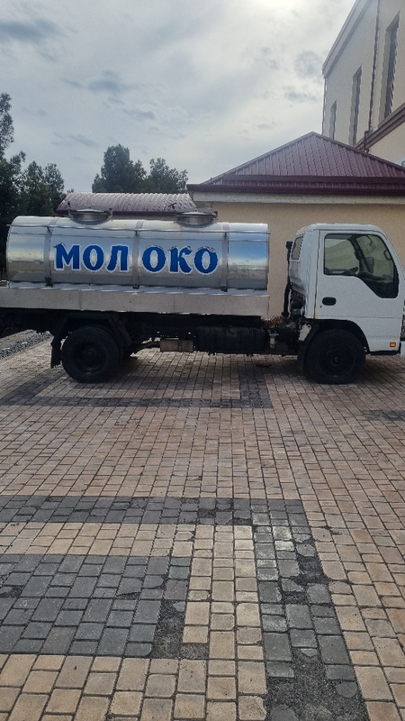 Isuzu молоковоз 2007 год