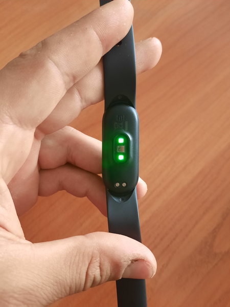 Mi band 5 в хорошем состоянии