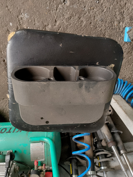 Avtomobil un universal organayzer bar