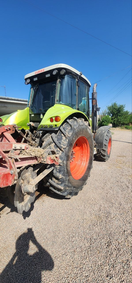 Traktor areon 630