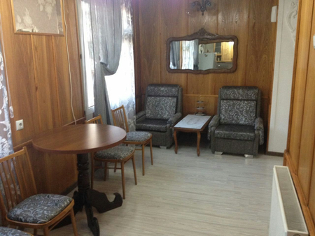 Rakat kirpichnii dom, kvartira s razdelnimi komnatami, balkon, parkovk