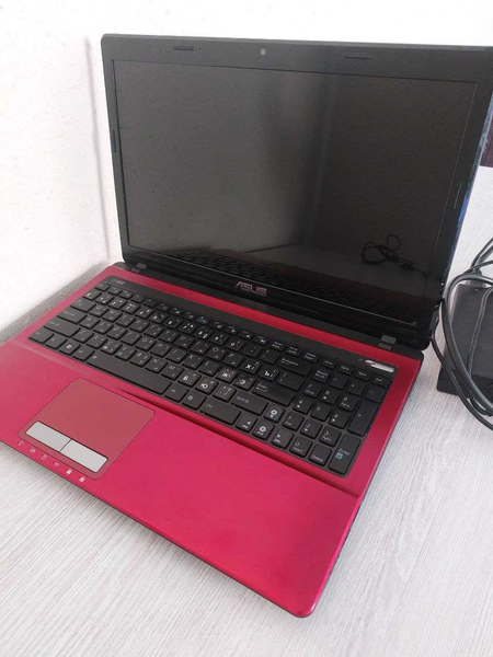 Asus core i- 5 noutbok  RAM 8/512