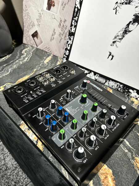 Микшер Harbinger Lx8