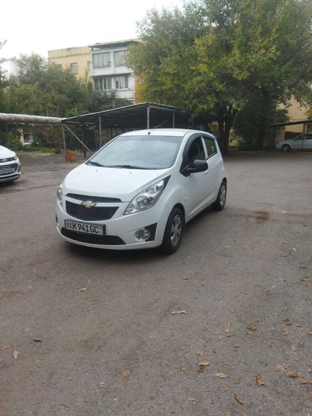 Спарк белый,цена 6600$