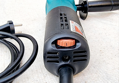 Скоростной болгарка Makita 9562CVH диск 125