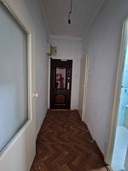 .Продам 2х3комнатную 12квартале 48м2 балкон 1.5х3 разделный санузел49$