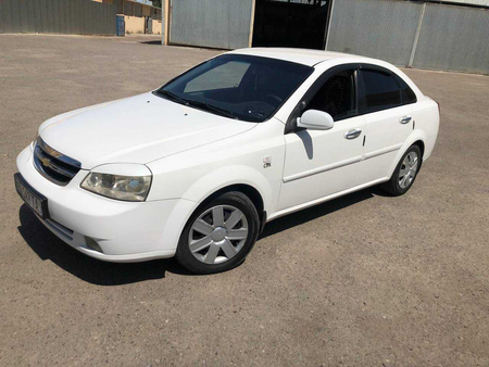 Lacetti 1,6 автомашина сотилади арзон нархда