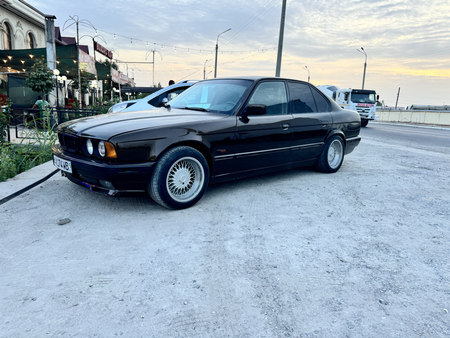 Bmw e 34 sotiladi moshina ideal xolatda