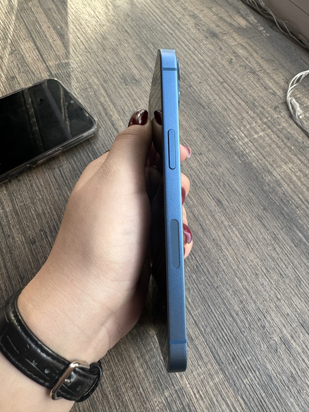 Продаётся iPhone 13, 128 GB, blue