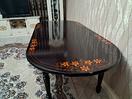Стол для гостиной