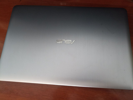 Asus noutbuk sotiladi