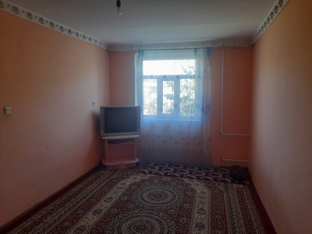 асалому алайкум урганч шахарда бир хоноли уй сотилади 2этожда жолалади