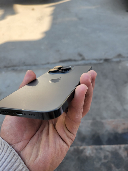 Iphone 14 pro qora