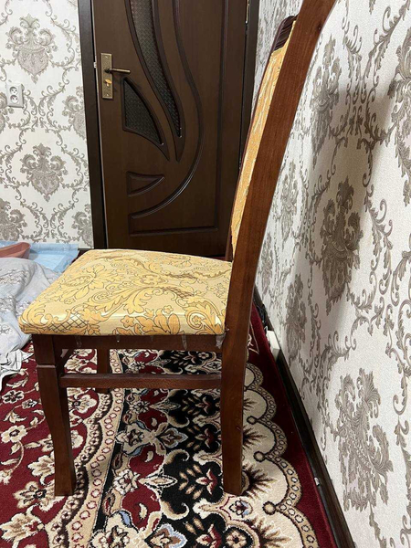 Стулья для гостиной 12 штук.