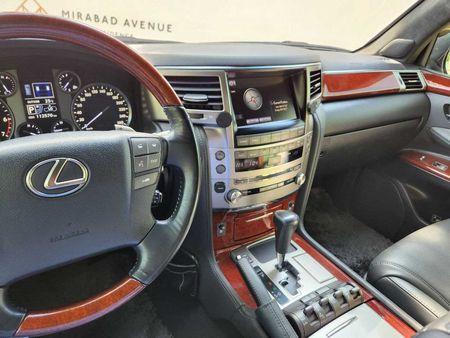 Мощный LEXUS LX570 c прозрачной историей
