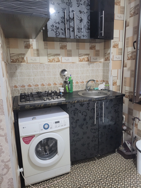 Mirzo ulugbek .Qorasuv 6. Avayhon bozori oldida 2 kichkina xonalik uy