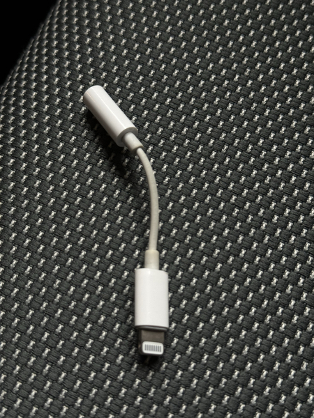 Продаю переходник аукс для Apple почты новый