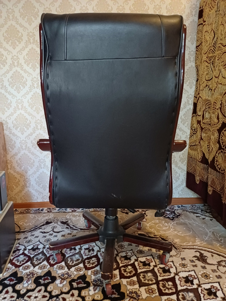 Кресло для руководителя офисная качественная