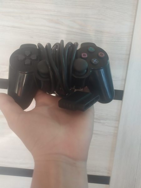 Playstation 2 sotiladi igrasi yo\\\'q lekin proshivka qilingan chipi bor