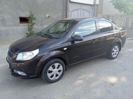 Nexia 3  sotiladi