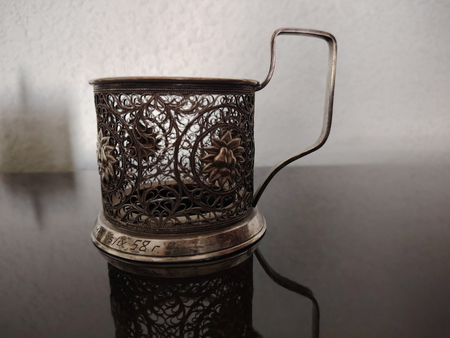 Редкий подстаканник с узорами и чеканками груши