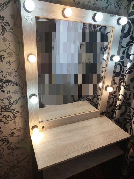 Стол. Гримёрный стол
