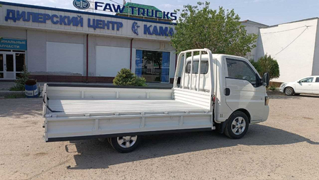 JAC X200 yuk tashishga moljallangan mashina