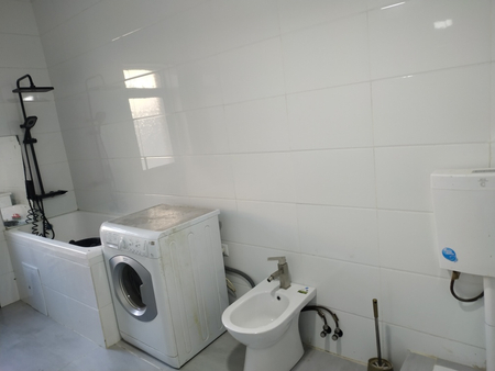 Toshkent tumani Navoy idorada arentr 15-maktab yonida .