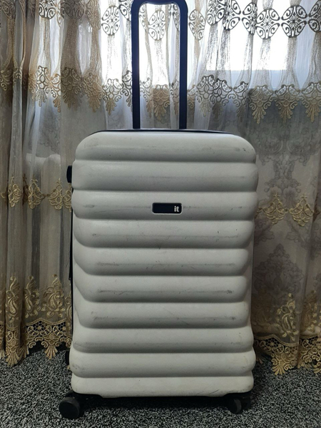 Продаётся чемоданы бу