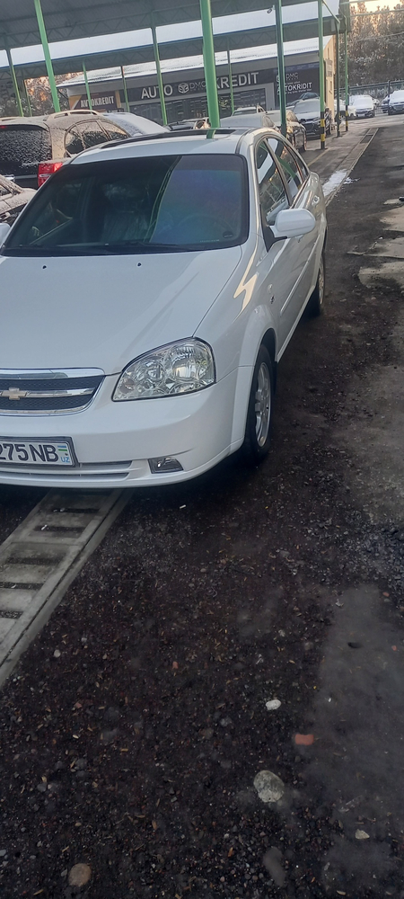 Lacetti 2009 sotiladi avtamat