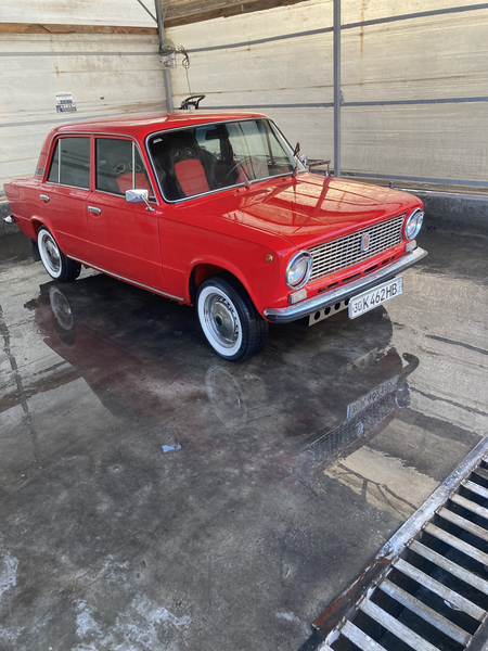 vaz 21011 qizil