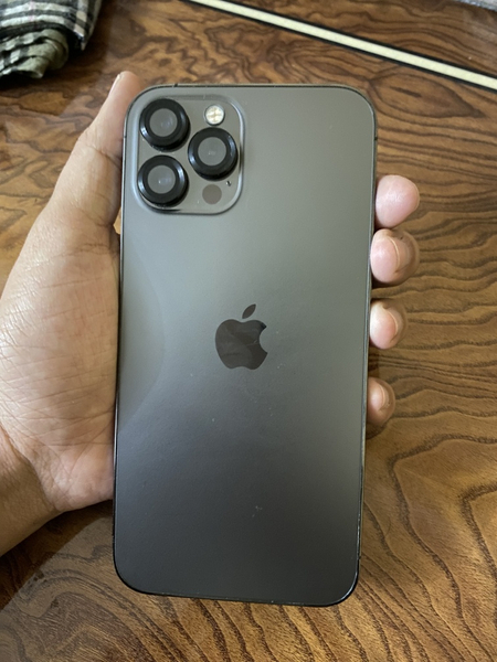 iPhone 12 pro max soriladi.