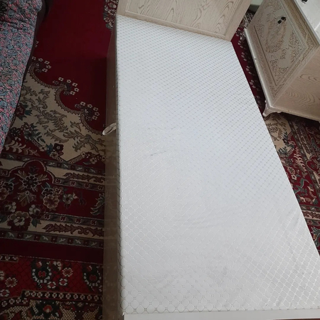 Divan sandiqli sotiladi