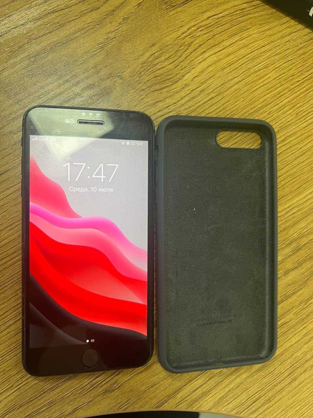 Продам айфон 7 плюс 128 ГБ Jet Black