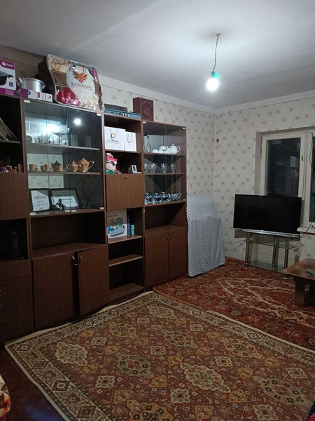 Квартира на Янгихаёте 2/3/4 кирпич 77 серия, среднее состояние