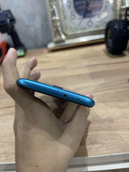 Redmi 9 yaxshi sostonyanyada yengi bolib turipti karobkasi yoq 64гб