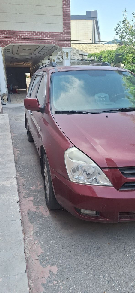Kia karnival sotiladi