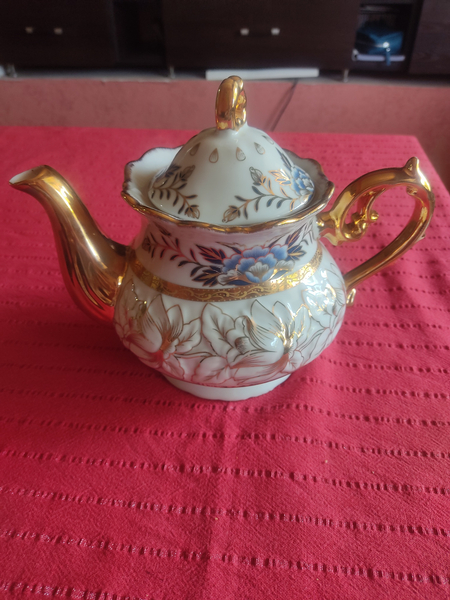 Фарфоровый чайник 1, 2 литра