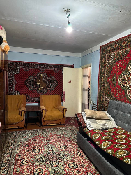 Продажа 3/5/5 кирпич ул. Навои 2 школа