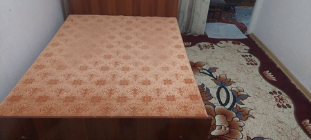 Продам бу Диван спальный и коврик 3х7