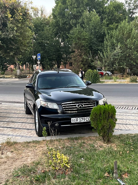 Infiniti fx35  sotiladi