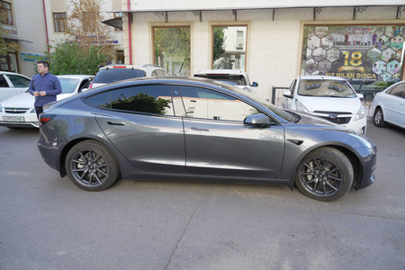 Tesla Model 3 Performance 2019 yil