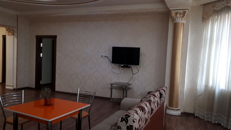 СРОЧНА сдается 2х ком.кв.м ОЙБЕК