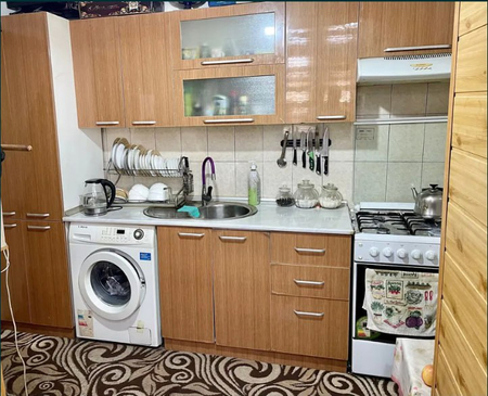ШРуставели  2/4/4 Кирпичный Балкон 2*6м² Общ пл 50м² +Мебель +Техника