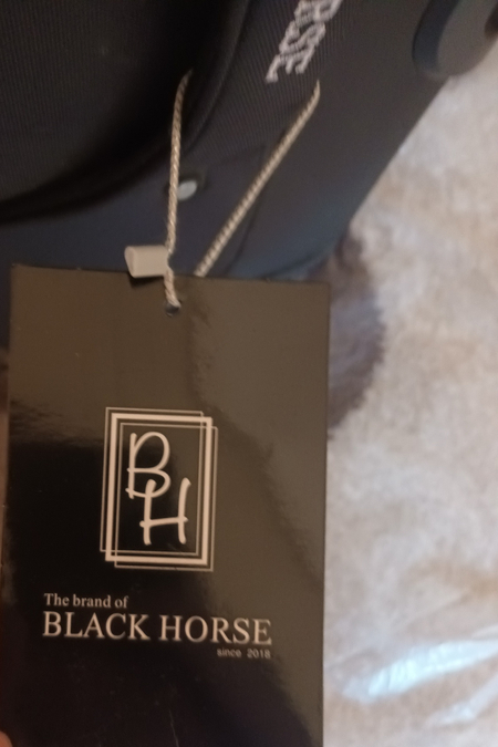 Продаётся чемодан BLACK_HORSE новый