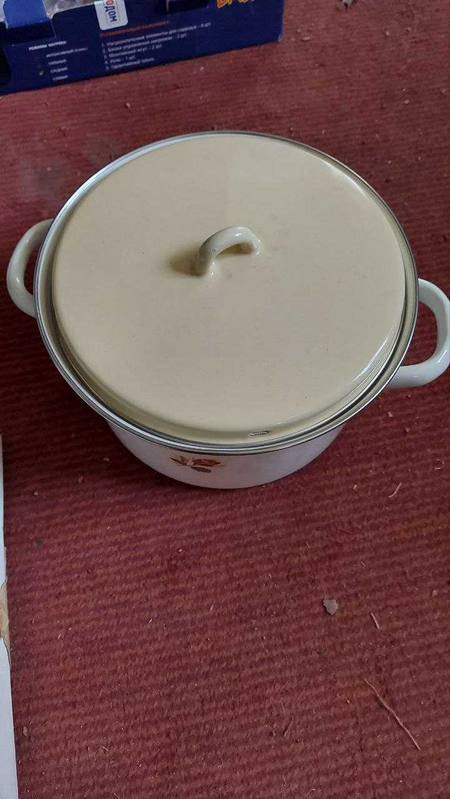 Эмалированная кастрюля